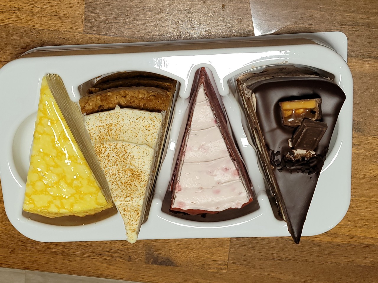 블라인드 | 여행·먹방: 조각 케이크