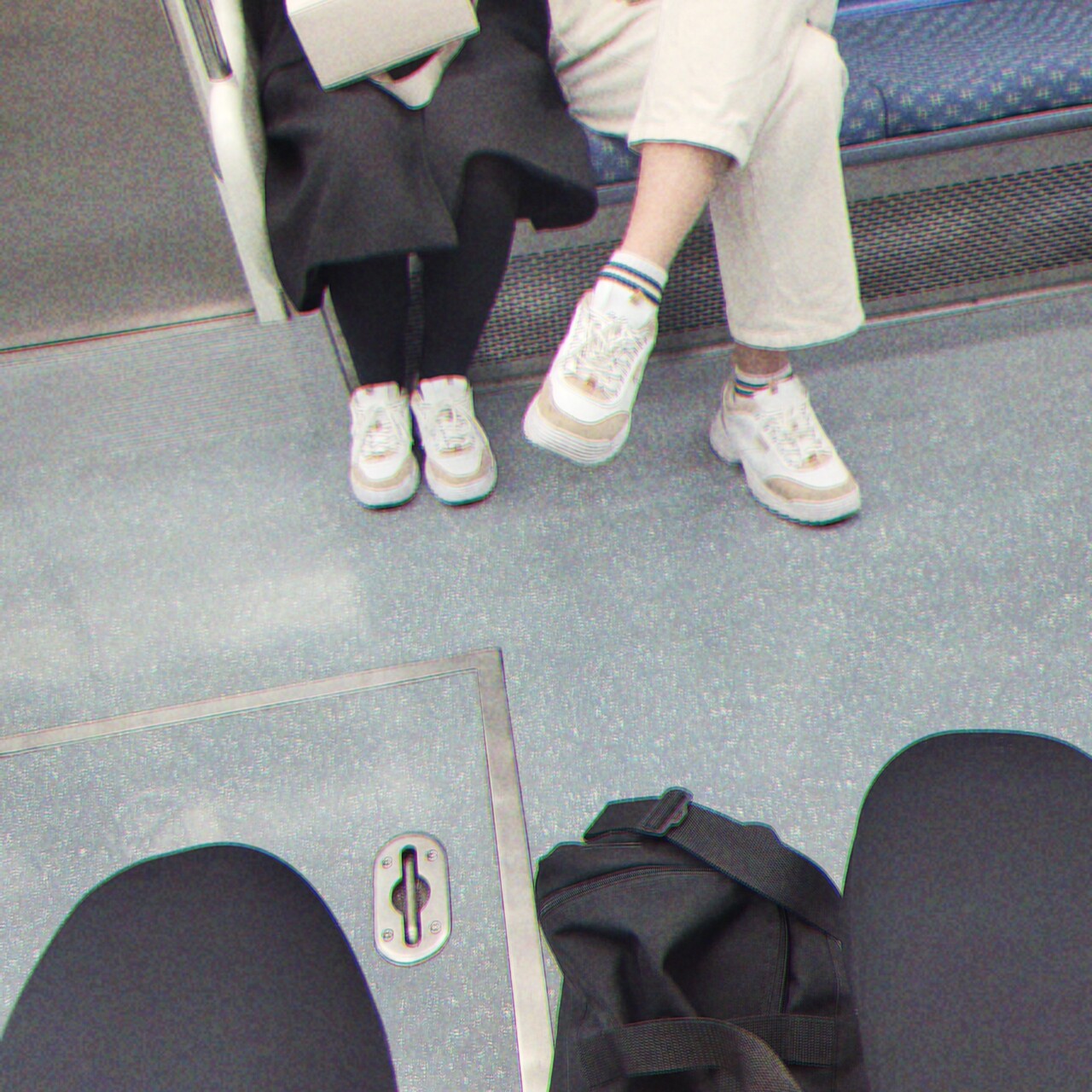 블라인드 패션·뷰티 이 신발 뭔지 아는 사람