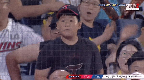 블라인드 | 블라블라: KBO 어린이 팬의 리액션.gif