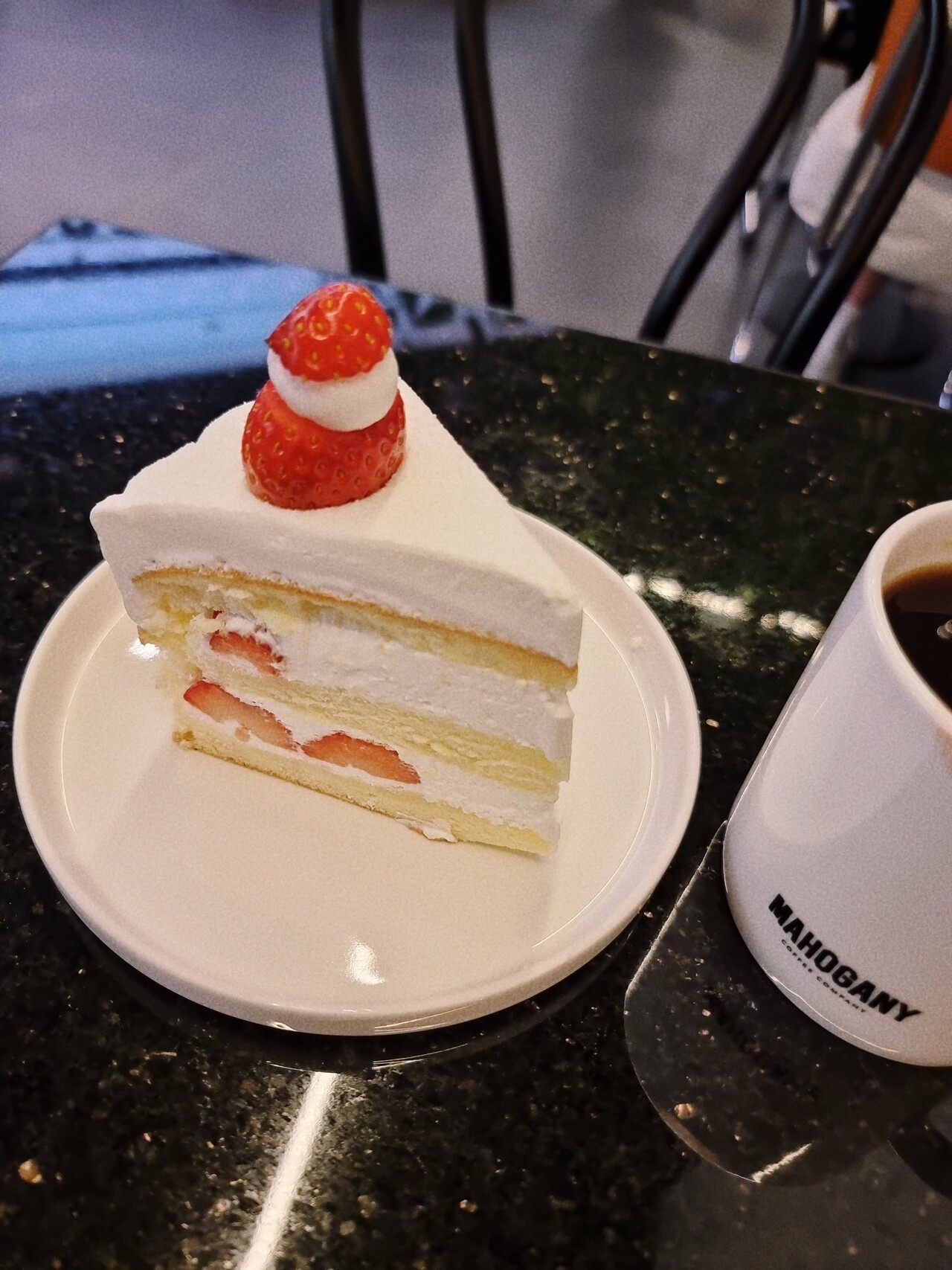 블라인드 | 여행·먹방: 요즘 조각케이크도 비싸당..