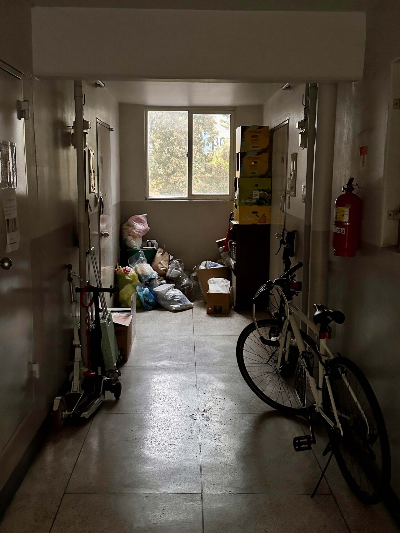 블라인드 | 부동산: 복도형 아파트 적치물