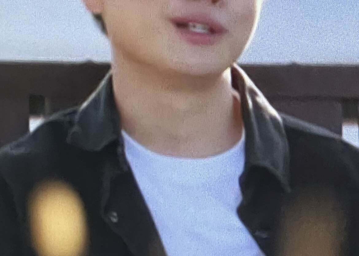 블라인드 블라블라 웃을 때 한쪽 입만 올라가면 어때요
