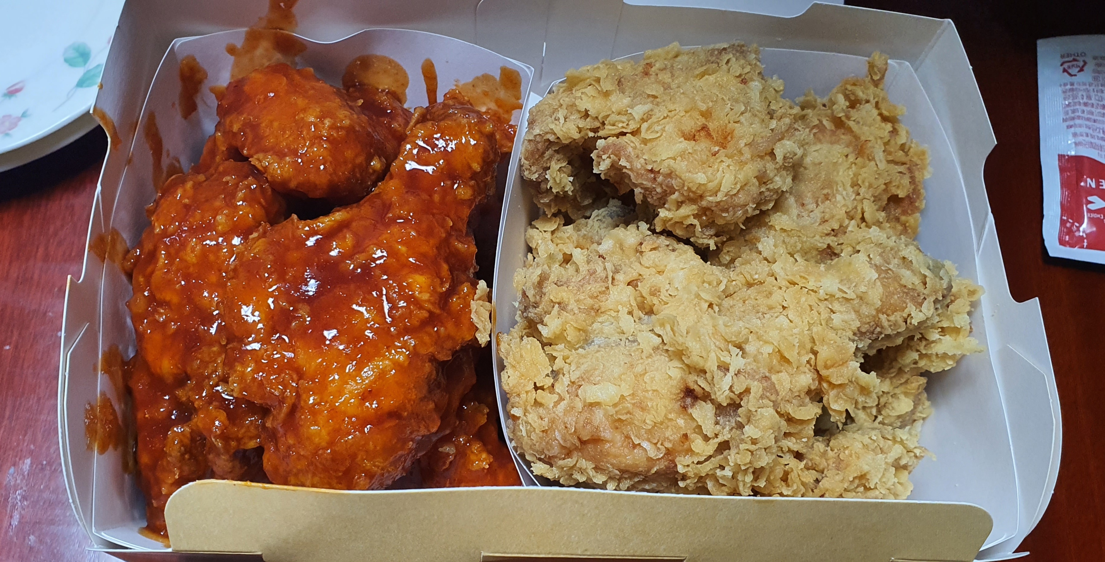 블라인드 | 블라블라: BHC 양념 후라이드 반반치킨 맛있다