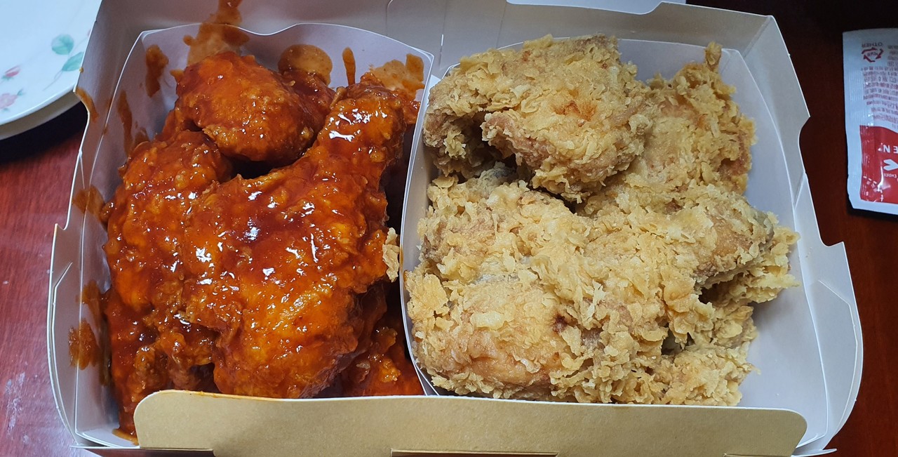 블라인드 | 블라블라: BHC 양념 후라이드 반반치킨 맛있다