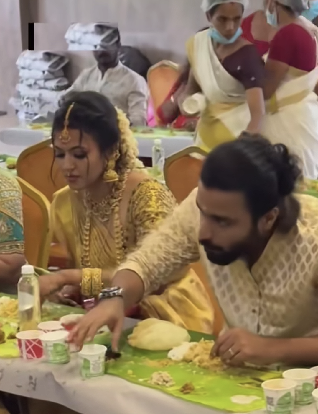 Ambani is too cheap to give plates to guests | India - Blind